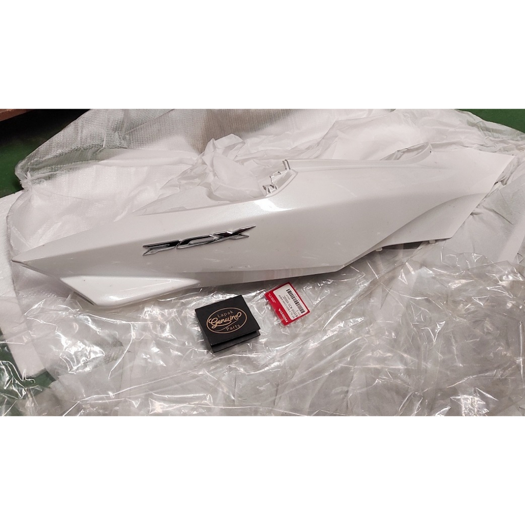 Jual Cover Body Kanan Putih Lengkap Dengan Emblem PCX 150 CBU 83550-K35 ...