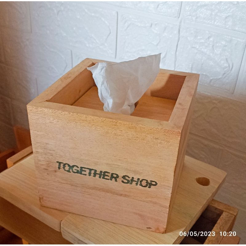 Jual Tempat tisu / kotak tisu kayu / box tisu / box tiau minimalis ...