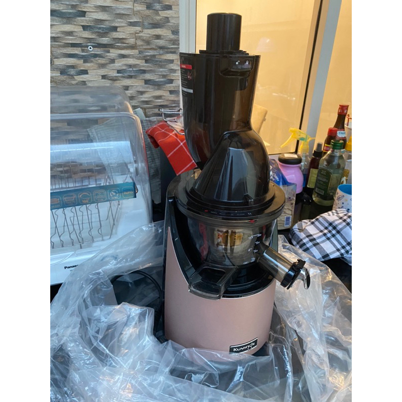 Jual KUVINGS whole slow juicer evo820 matt rose gold second preloved | Shopee Indonesia