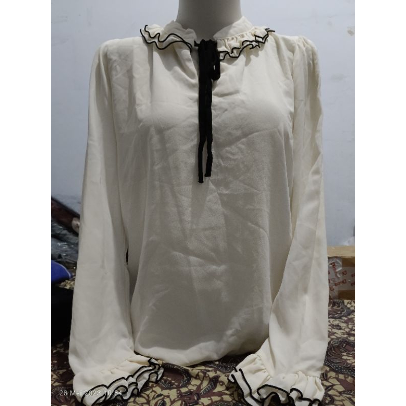 Jual KOREAN Basic Ruffle Cream | Shopee Indonesia