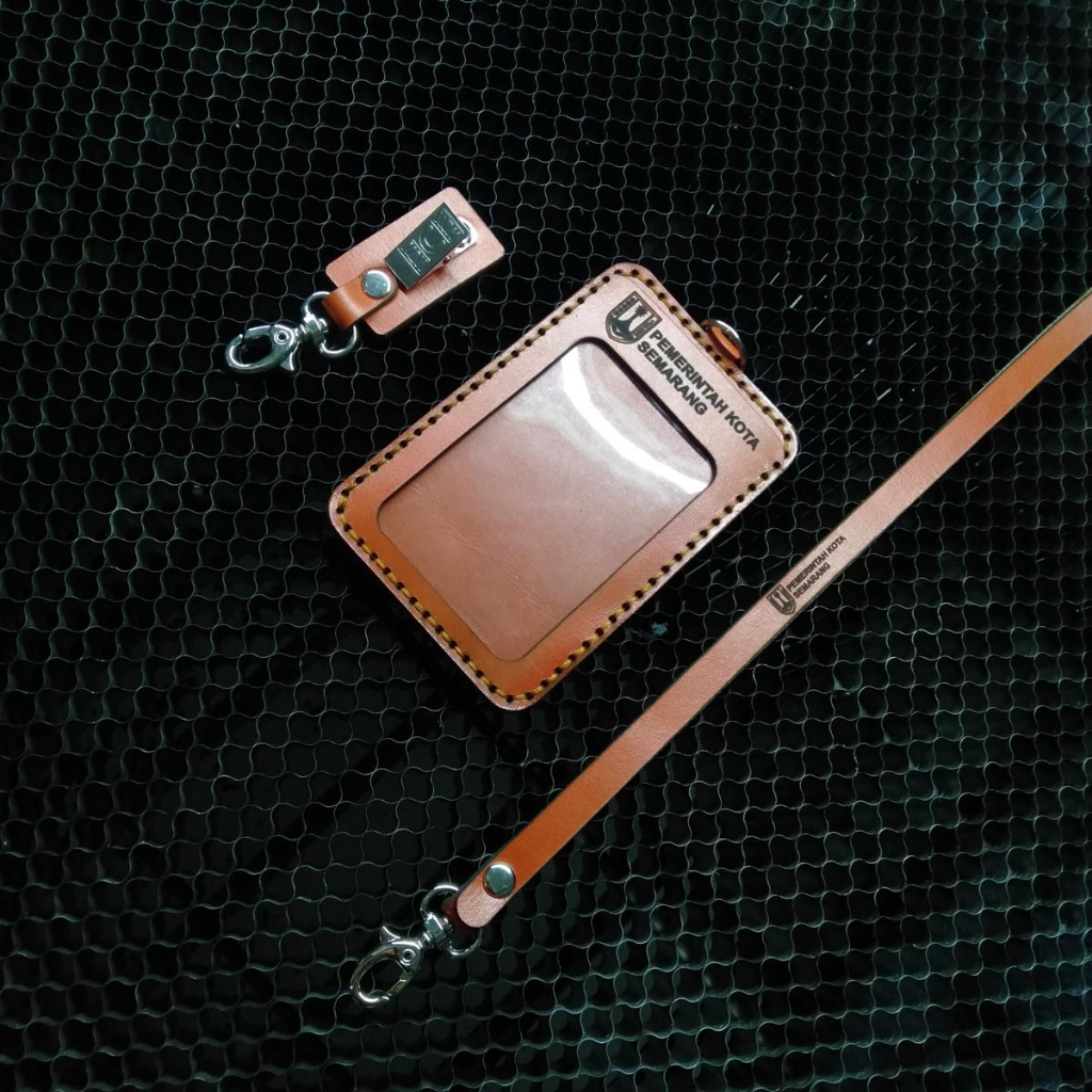 Jual ID CARD HOLDER NAME TAG KULIT SAPI CUSTOM NAMA DAN LOGO PERUSAHAAN ...