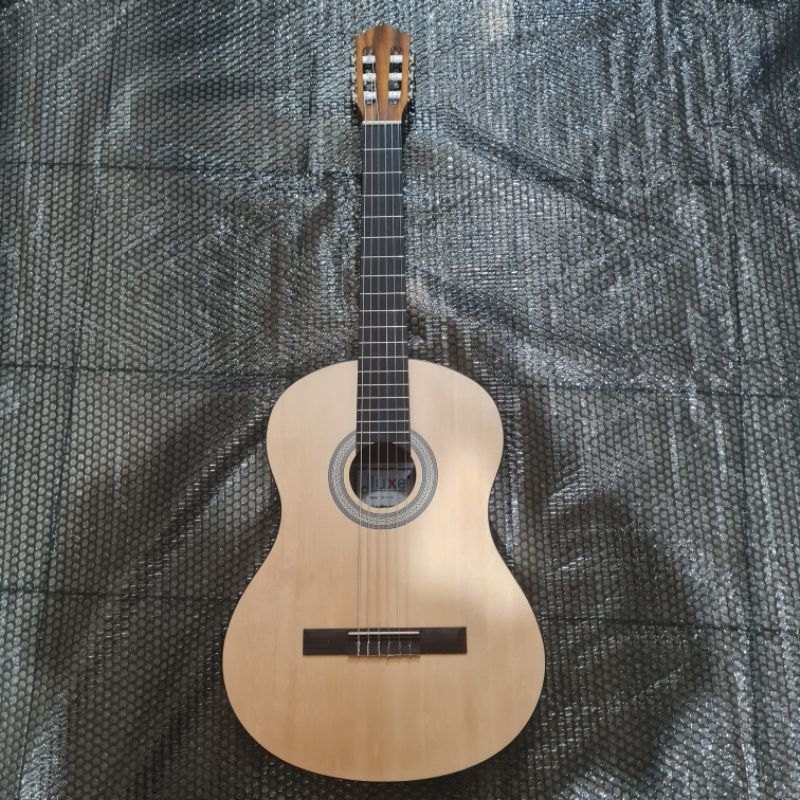 Jual gitar classic klasik merek dluxe original tipe DC-10 4/4 senar ...