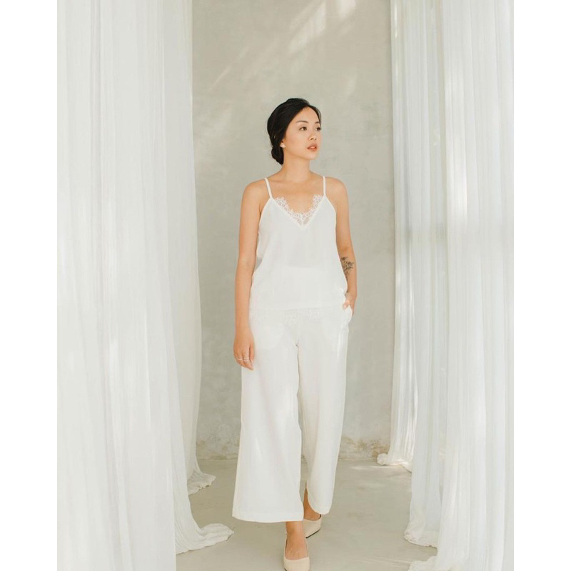 Jual Eunoia Peggy Top in White L | Shopee Indonesia