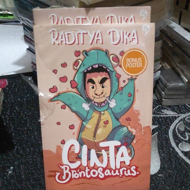 Jual original buku komik cinta Brontosaurus karya Raditya Dika | Shopee ...