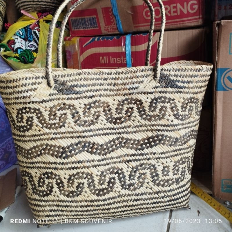 Jual Tas Rotan ukuran JUMBO - tas rotan motif etnik khas dayak ...