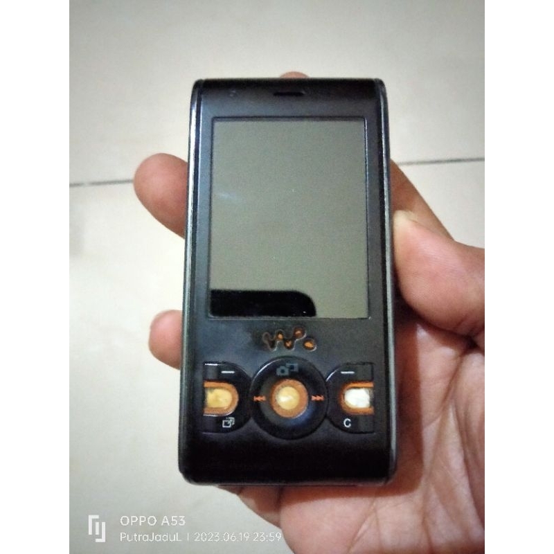 Jual Sony Ericsson W595 i Slide Bahan Original Mulus Jadul Langka Utuh Unik Imut Nostalgia ...