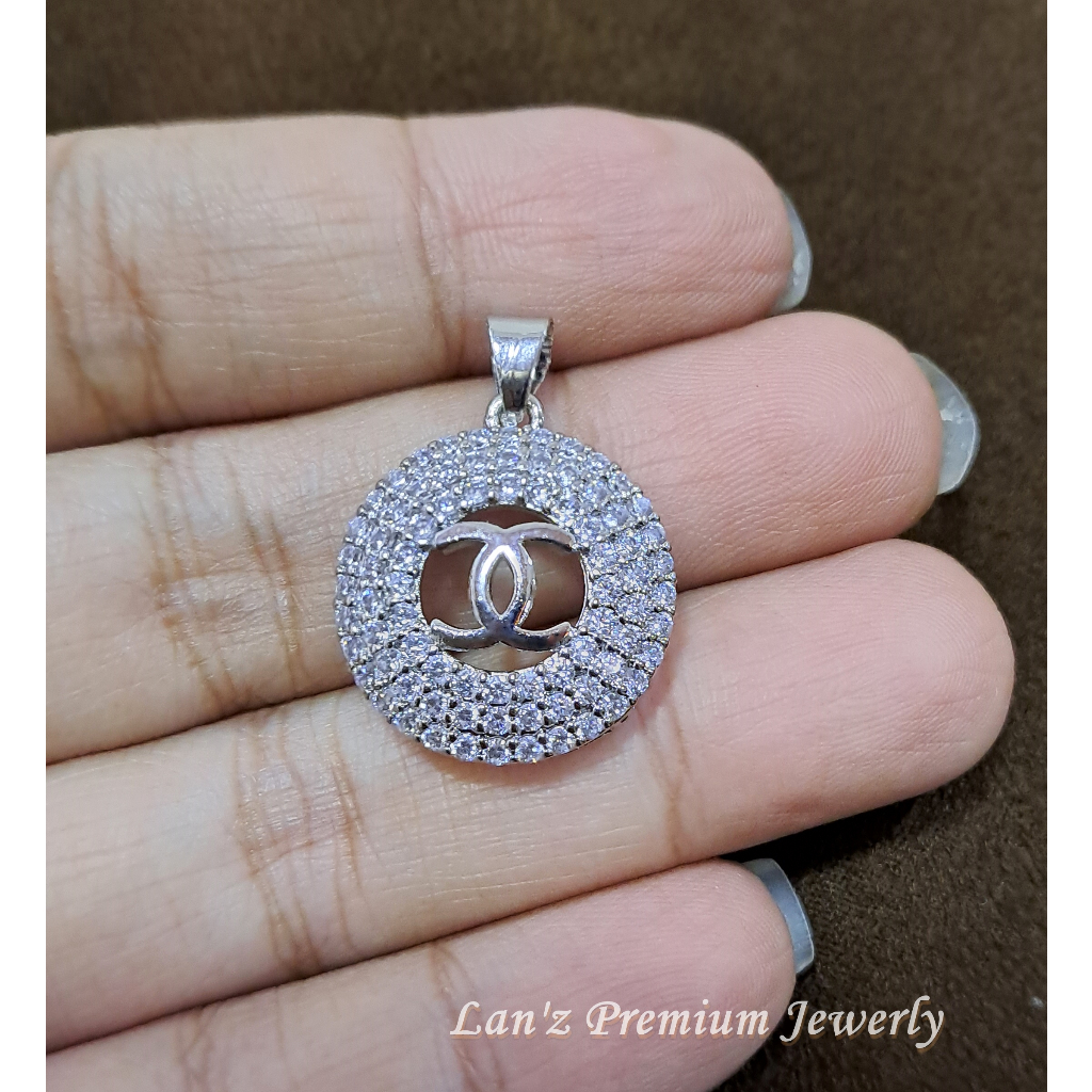 Jual Liontin Perak Bulat MD CHX Full Kristal Titanium 22 K | Shopee ...