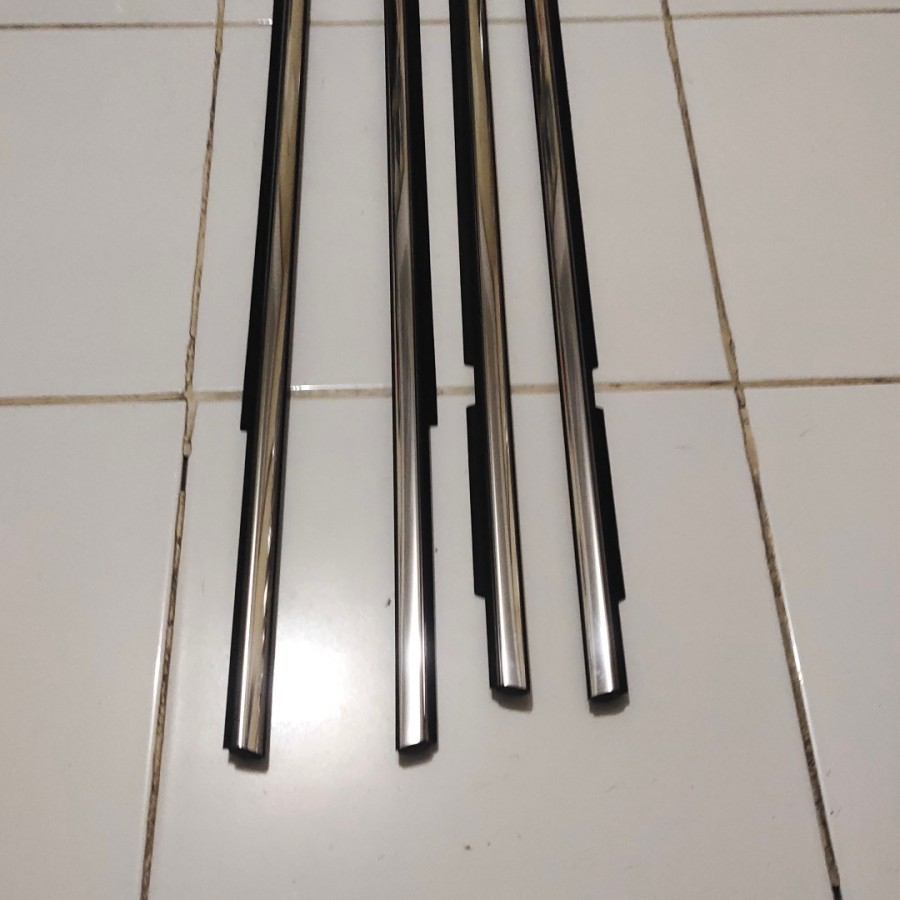 Jual Pelipit/Weather Strip Kaca TOYOTA RAIZE Chrome | Shopee Indonesia