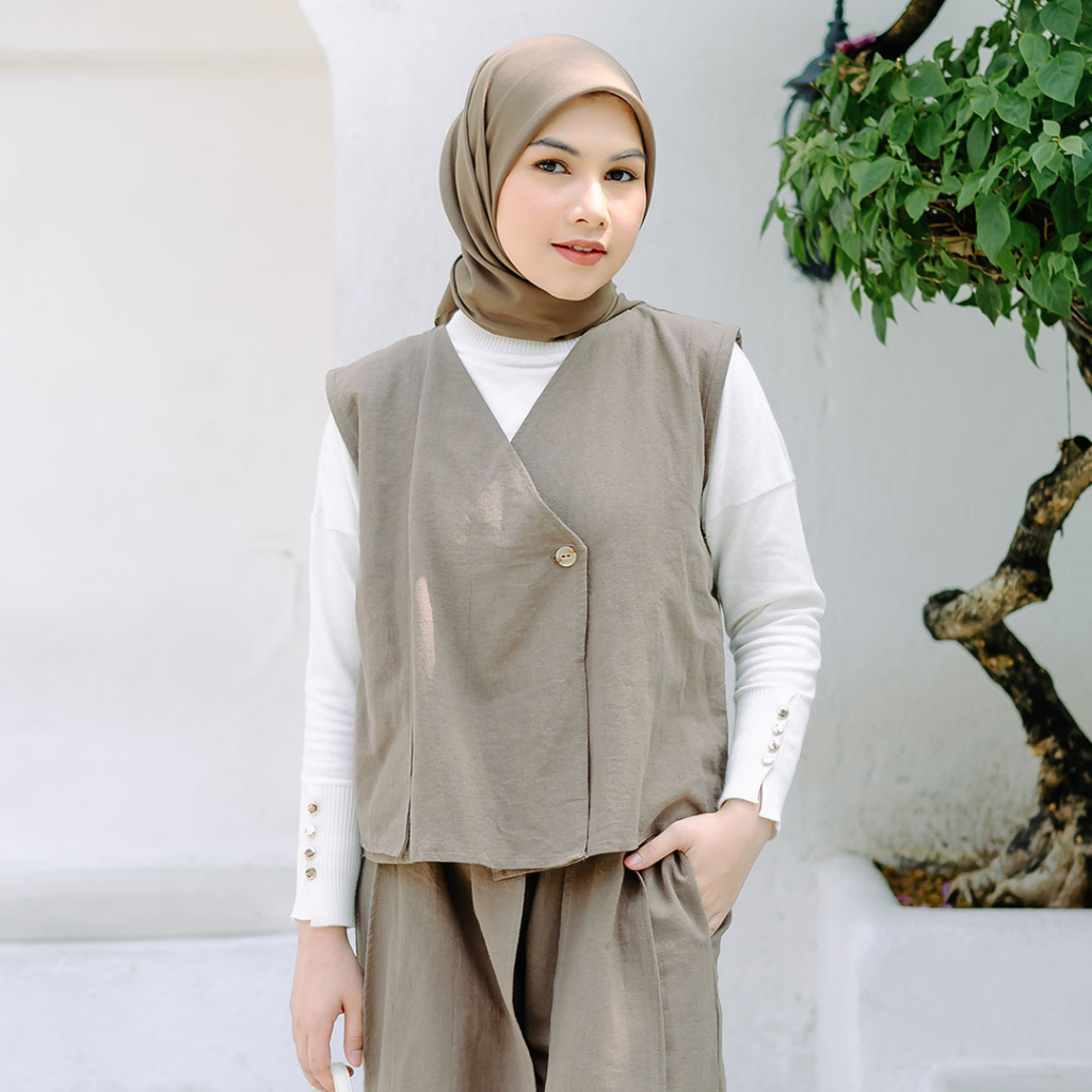 Jual Lozy Hijab - Nami Vest (Atasan Vest Rompi Linen) | Shopee Indonesia