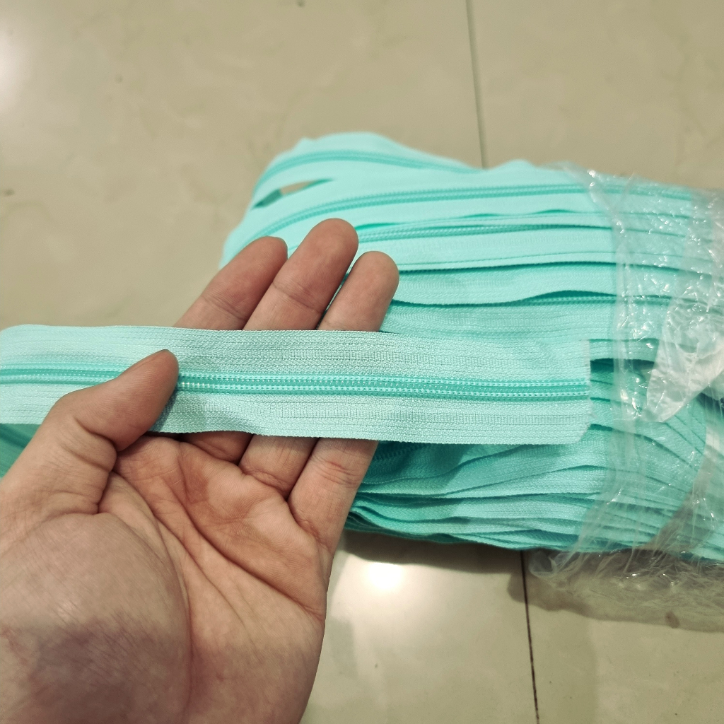 Jual Daun Resleting Roll Warna Gigi Halus No 5 Coil 100 yard Resleting ...