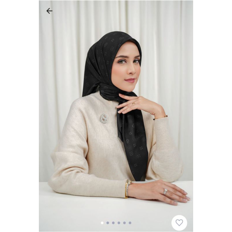 Jual Monogram Buttonscarves (Ready Caviar) | Shopee Indonesia