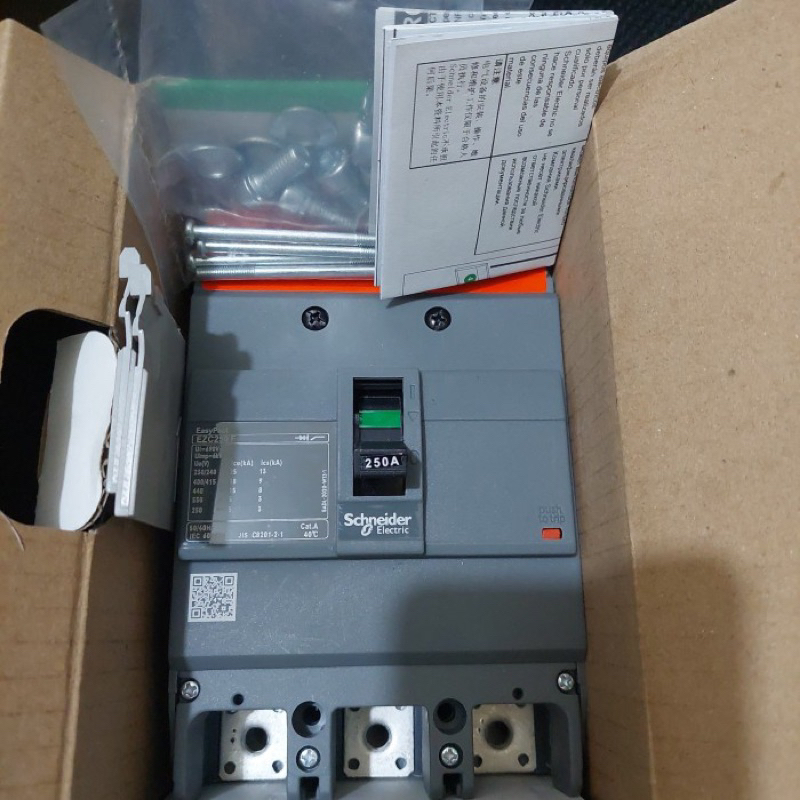 Jual MCCB SCHNEIDER EZC250F3250 3P 250A BREAKER 3PHASE EZC250F EZC 250F ...