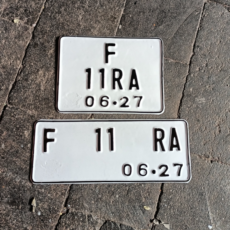 Jual Plat nomor motor vespa putih baru plat kotak logo lengkap proses ...