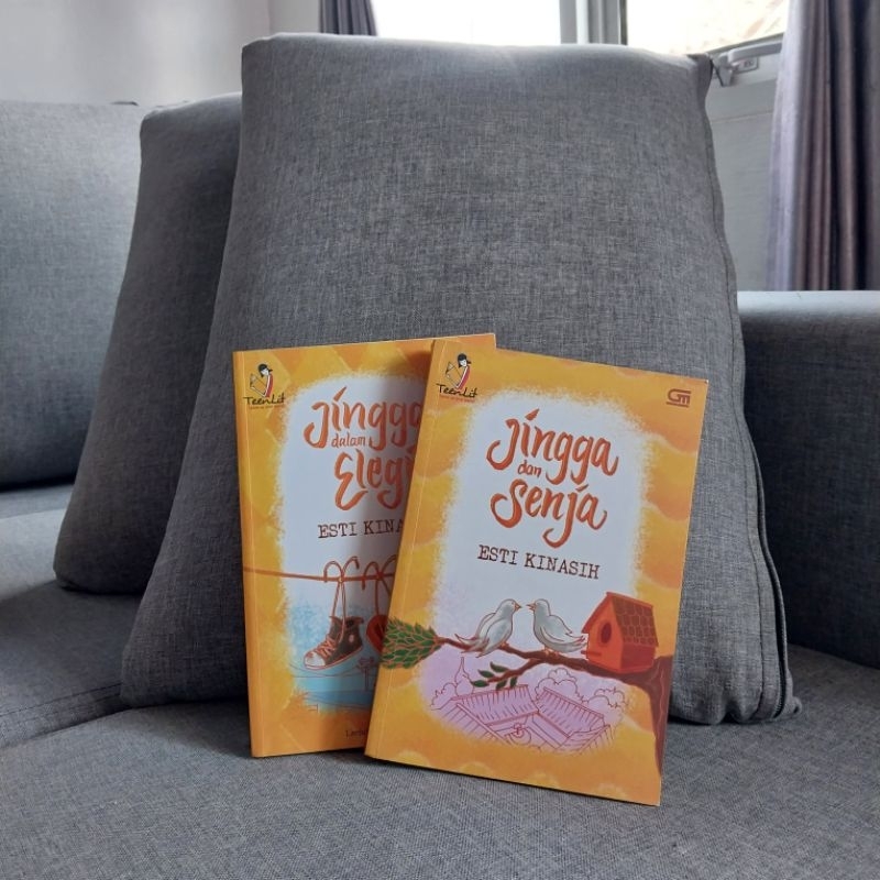 Jual Preloved Buku Jingga dan Senja & Buku Jingga dan Elegi karya Esti ...