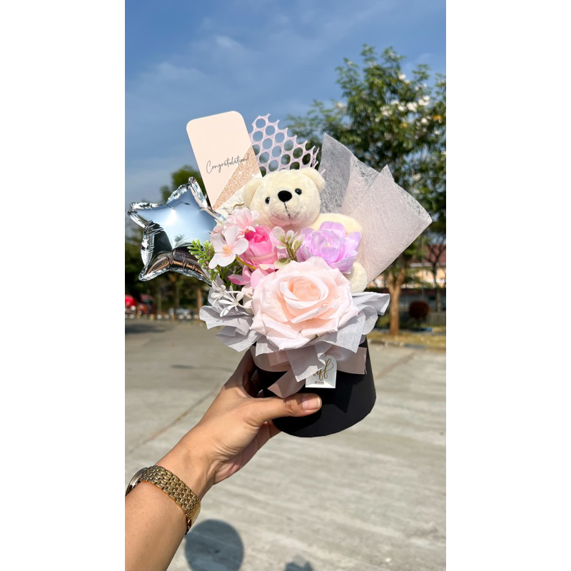 Jual Bloom Box Boneka Wisuda Toga buket bunga flower artificial buket ...