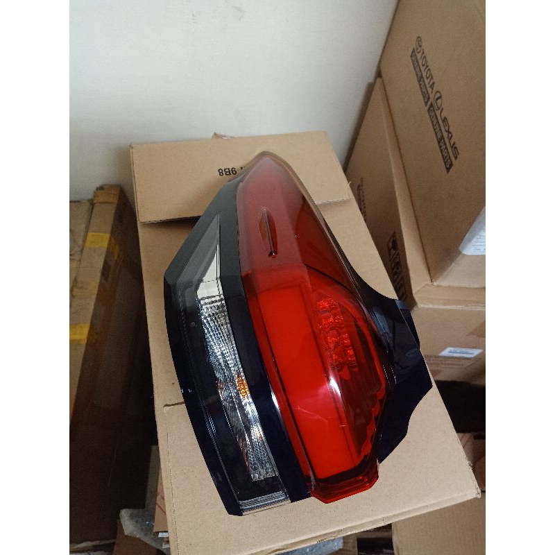Jual Stoplamp Lampu stop belakang Innova Zenix hybrid Q original ...