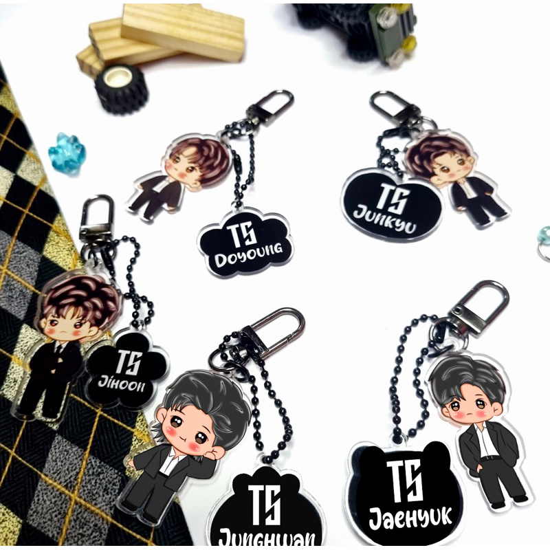 Jual Treasure T5 move keychain upgrade with epoxy glitter | Shopee ...