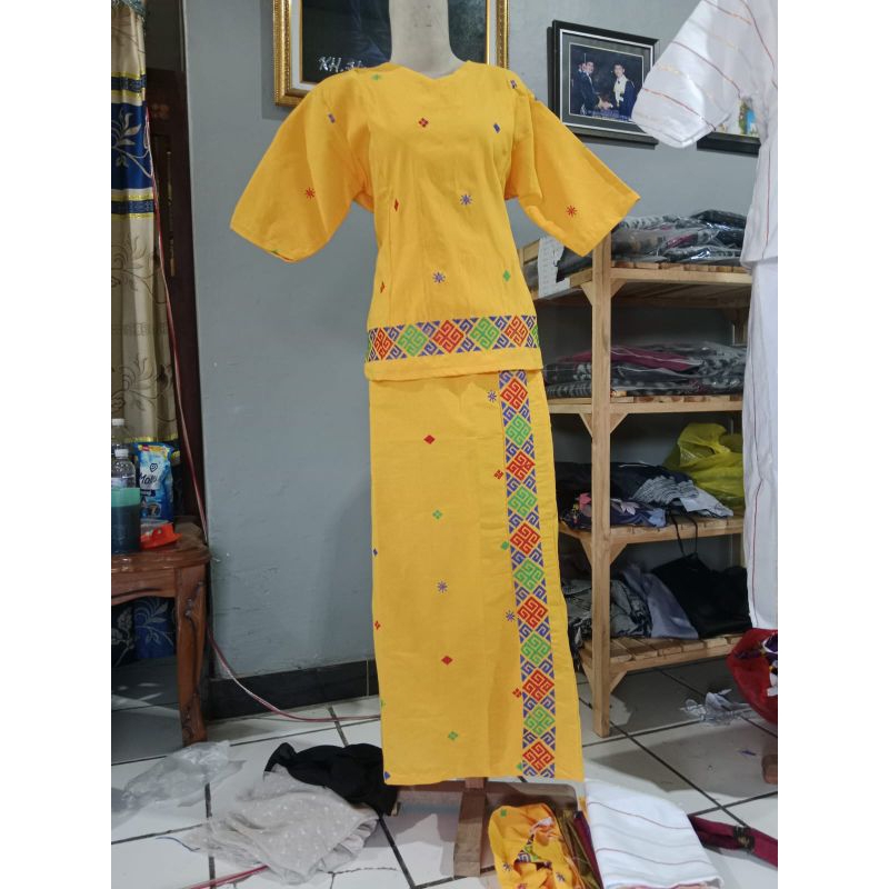 Jual SETELAN BAJU TENUN PABINTIK MOTIF TORAJA SETELAN BAJU ADAT MOTIF ... Jual SETELAN BAJU TENUN PABINTIK MOTIF TORAJA SETELAN BAJU ADAT MOTIF ...
