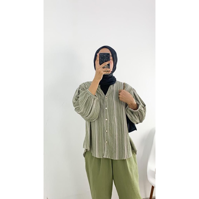 Jual Dhea Stripe Shirt Blouse (kemeja crinkle kancing premium pastel ...