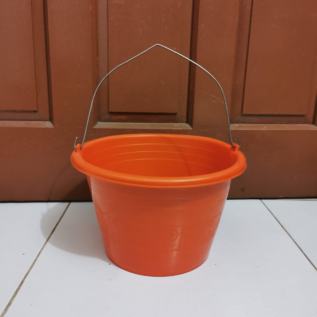 Jual EMBER AIR PLASTIK / EMBER COR ORANGE KECIL | Shopee Indonesia