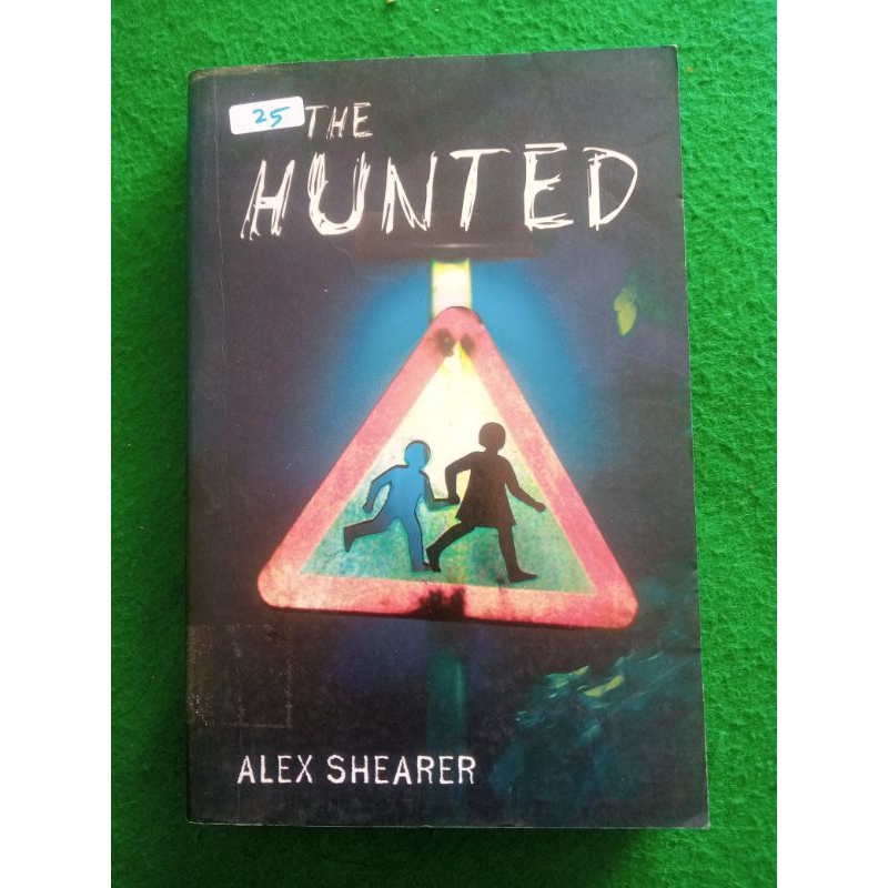 Jual Buku Novel The Hunted By Alex Shearer Bekas Original Ori | Shopee ...
