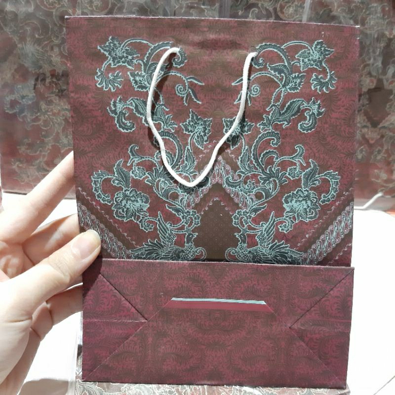 Jual Paper bag batik / tas kado 15x20x7cm (harga / bungkus 12pcs ...