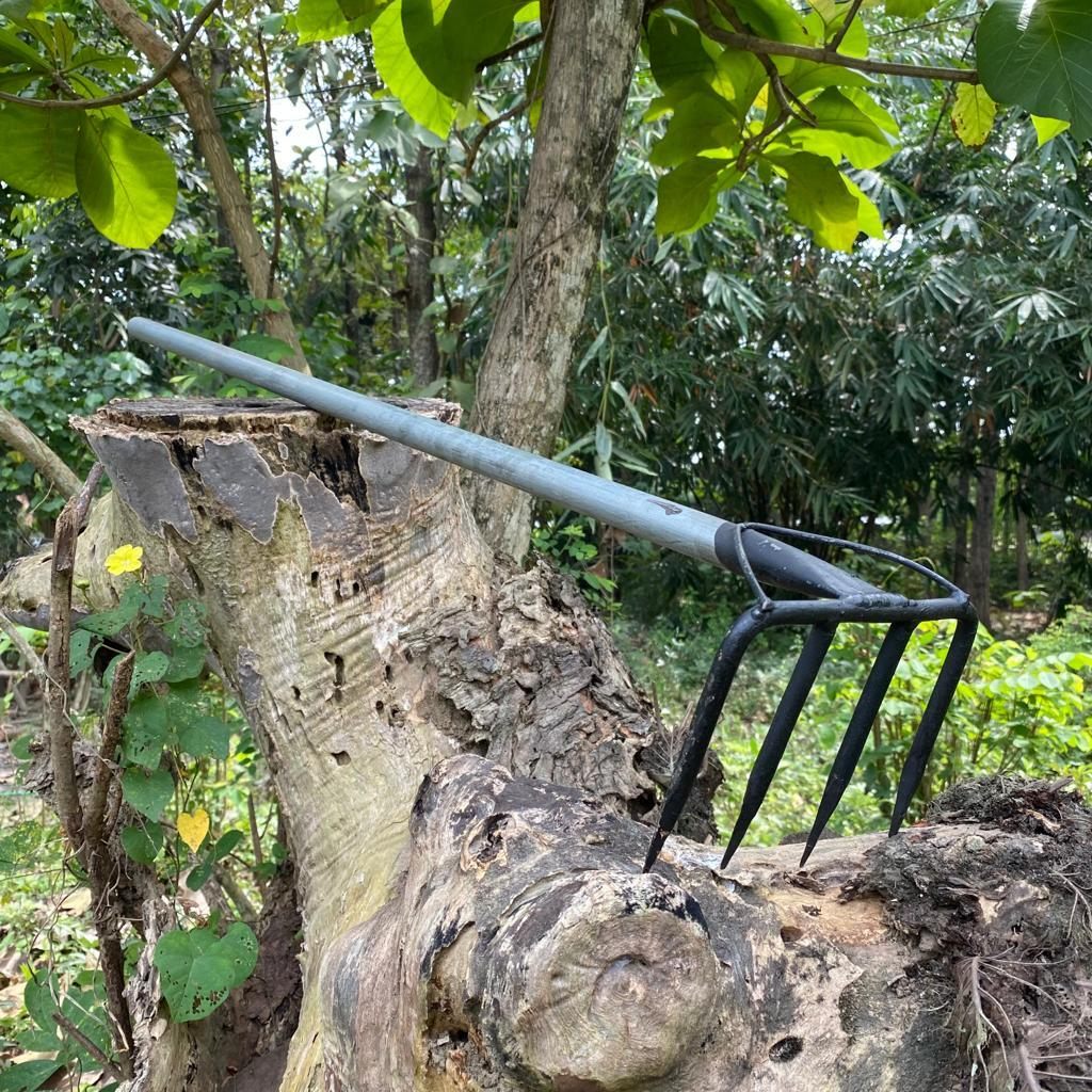 Jual Garukan Sampah PANJANG Full Besi Mata 4 Gagang Besi Kuat Kokoh ...