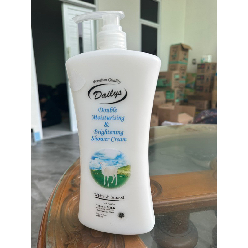 Jual sabun mandi cair susu kambing (dailys white & smooth 1150ml ...