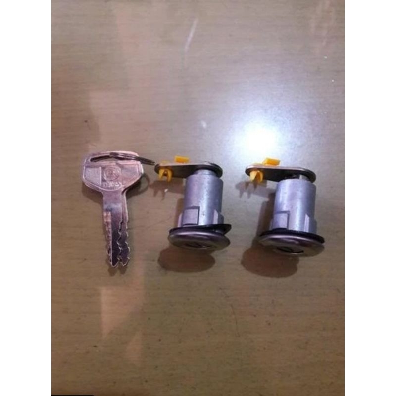 Jual kunci pintu set / door key set Toyota Hiace old | Shopee Indonesia