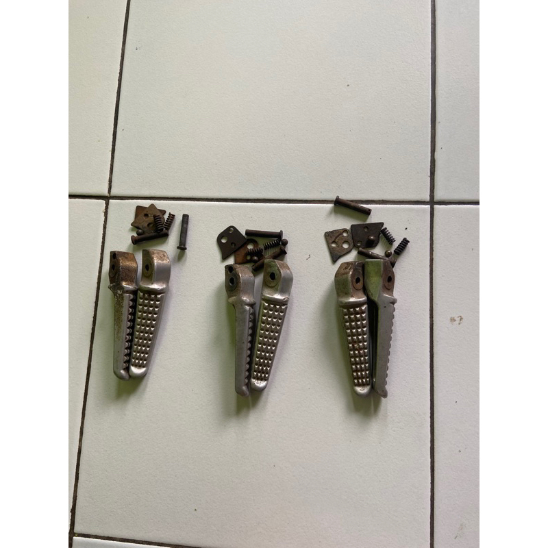 Jual injekan pijakan step footstep pillion cb150r k15 k45 original ...