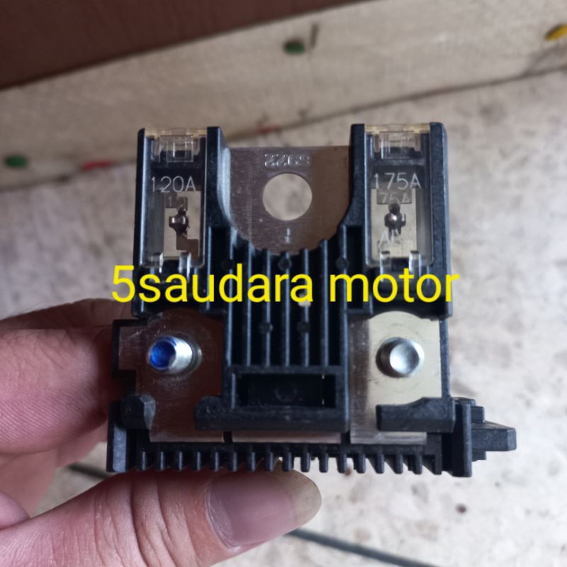 Jual Terminal battery fuse sekring aki xpander mirage original | Shopee ...