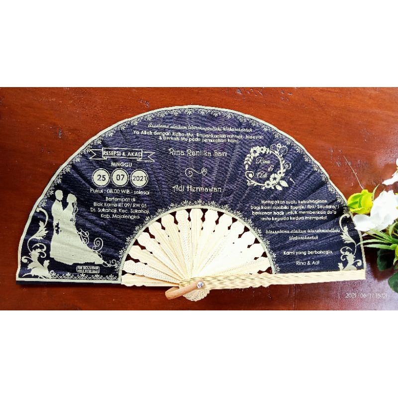 Jual Kipas Bambu Hitam Tinta Gold / Souvenir Kipas Bambu / Undangan ...