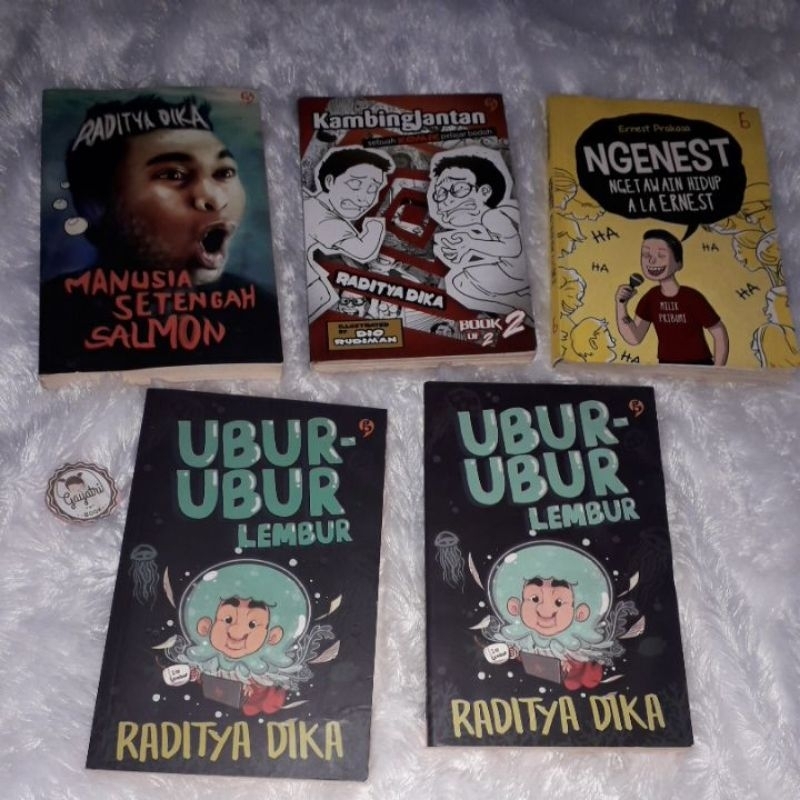 Jual Novel-Novel Raditya Dika, Ernest Prakasa (Cinta Brontosaurus | Manusia Setengah Salmon ...