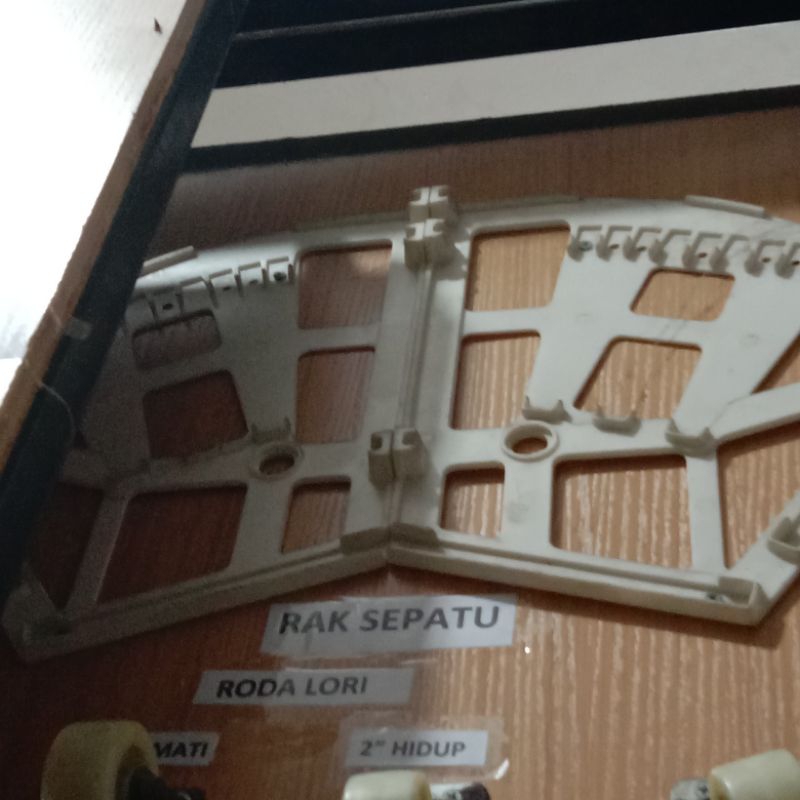 Jual Engsel Rak Sepatu warna putih | Shopee Indonesia