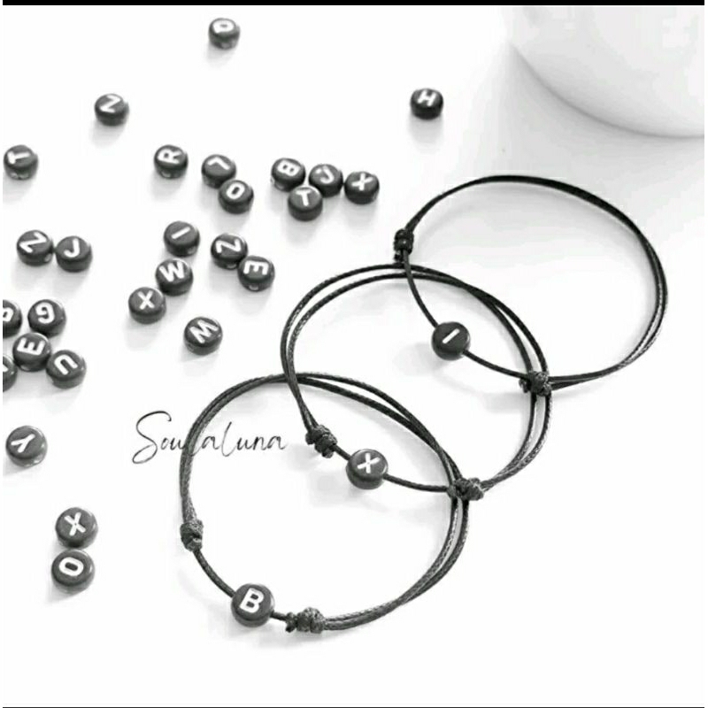Jual gelang inisial nama couple bulat hitam tulisan putih abjad ...