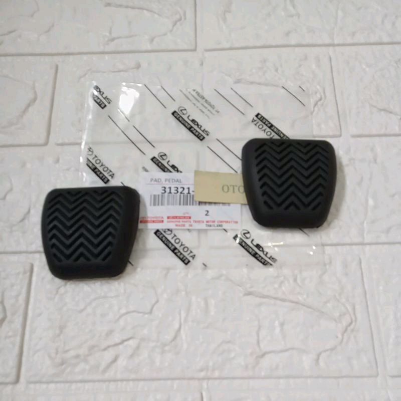 Jual Karet pedal rem dan kopling Innova manual isi 2pc pad pedal brake ...