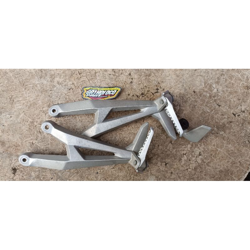 Jual footstep step belakang ori copotan CBR 250 RR CBR250RR | Shopee ...