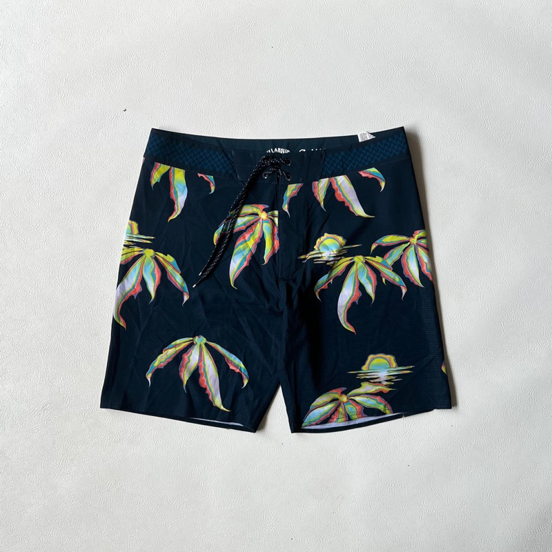 Jual BOARDSHORT QUIKSILVER SIZE 32 ORIGINAL ( CELANA SURFING QUIKSILVER DAN BILLABONG ORIGINAL ...