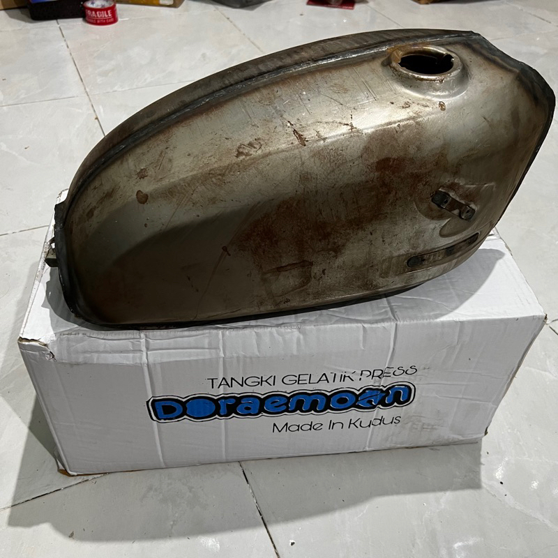 Jual tangki CB Doraemon tangki CB pres Doraemon cb100 detail original ...