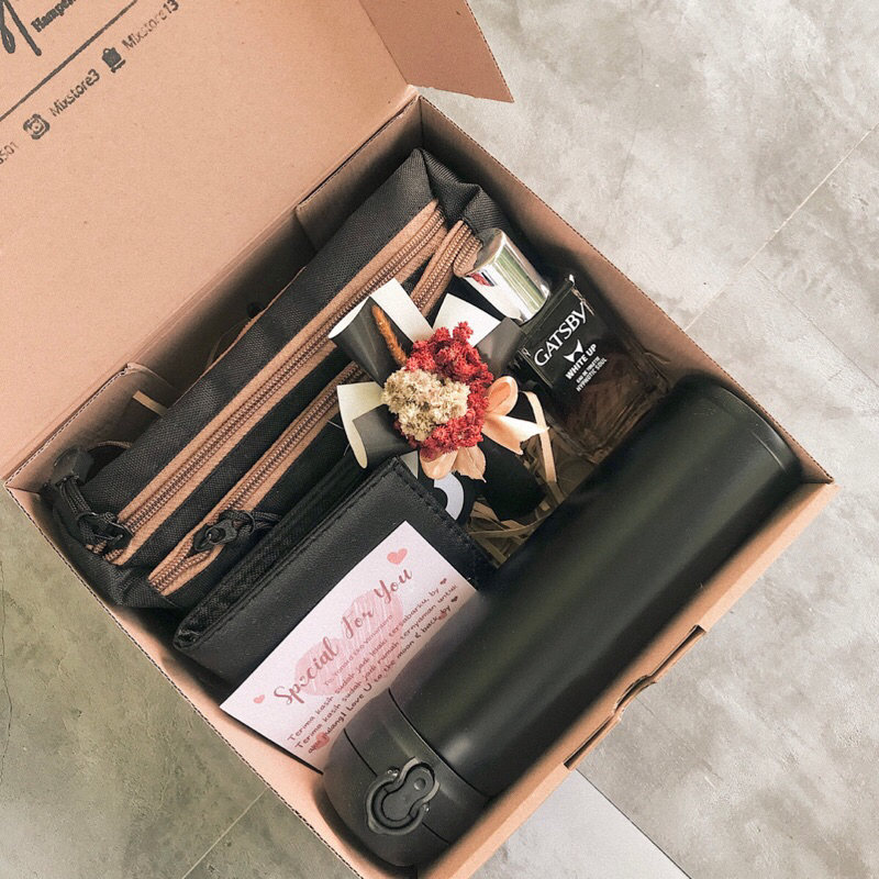 Jual HAMPERS GIFT BOX COWOK GRADUATION/WISUDA/KADO ULANG TAHUN COWK ...