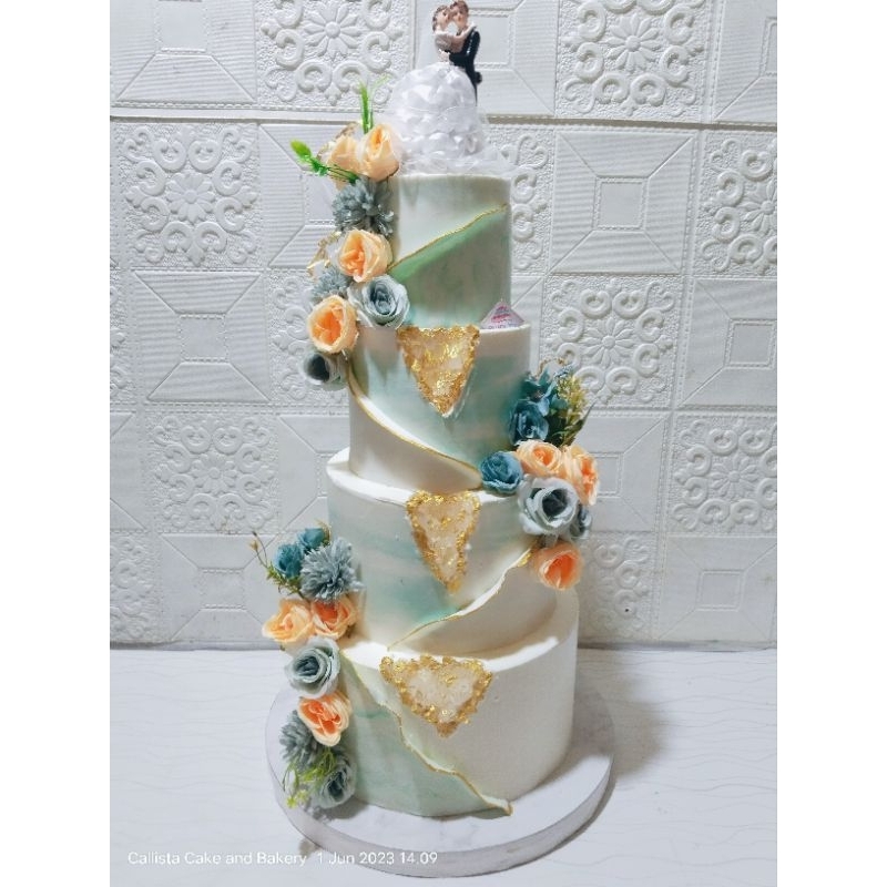 Jual Cake Wedding 4 Tier Wavy Flower Fondant / Kue Pernikahan Cantik ...