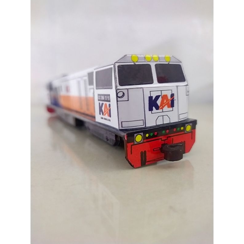 Jual Miniatur / Replika / Mainan Kereta KAI Lokomotif CC206 | Shopee ...