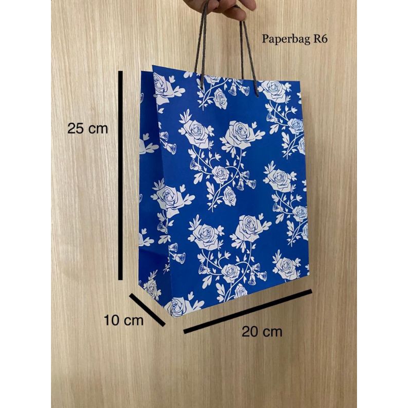 Jual Paperbag R6 ukuran 20x25 | R6 Biru Motif Bunga | Shopee Indonesia