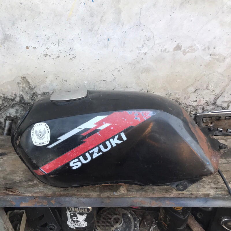 Jual tangki tengki bengsin Suzuki TRS 118 TRZ original copotan | Shopee ...
