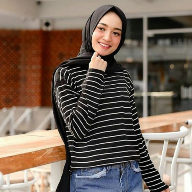Jual Cleo Stripe Sweater Rajut Wanita | Baju Atasan Wanita Bahan Rajut Halus | Promo Cuci Gudang ...