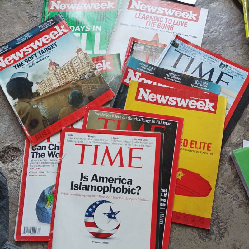 Jual buku majalah bahasa inggris time newsweek random original | Shopee ...
