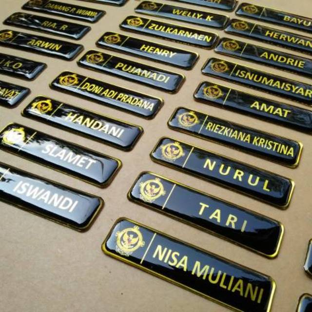 Jual NAME TAG BAD NAMA DADA, PIN NAMA GOLD-SILVER RESIN CUSTOM | Shopee Indonesia