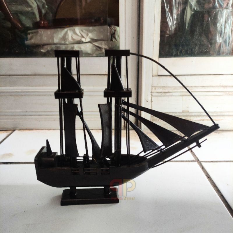 Jual MINIATUR KAPAL LAYAR PINISHI BAHAN KAYU / MINIATUR PERAHU LAYAR ...
