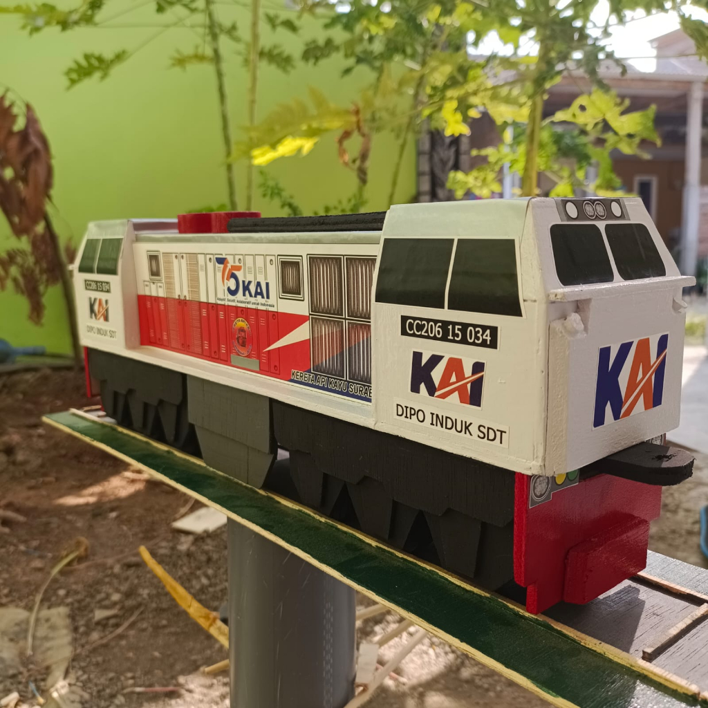 Jual Lokomotif Kereta Api CC206 Livery 2014 - MINIATUR KERETA API KAYU ...