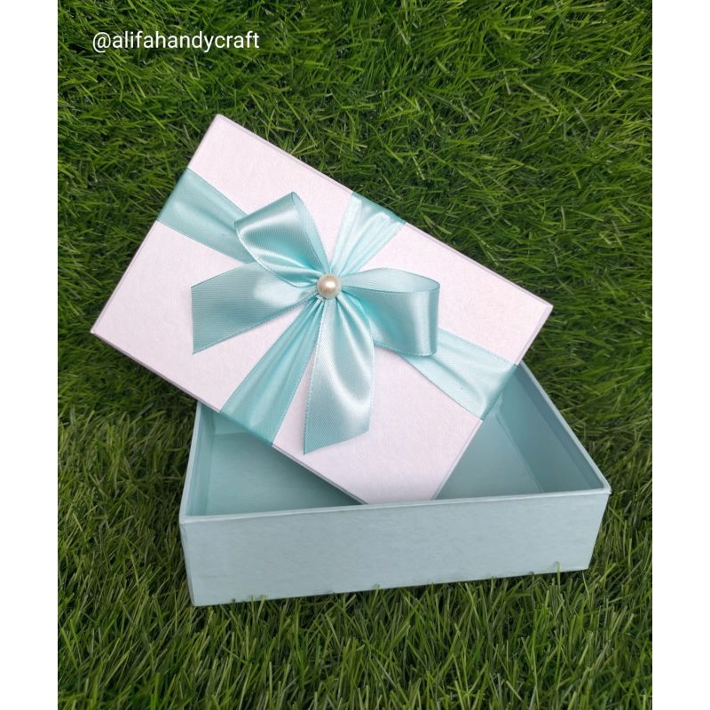 Jual giftbox/kotak kado/ box hampers/satu paket (box + Styrofoam + gift ...